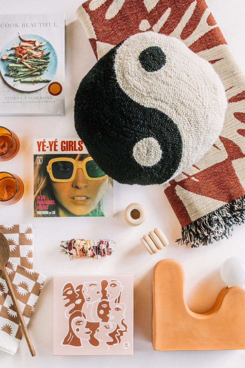 X PRISM Black Yin Yang Pillow – Prism Boutique